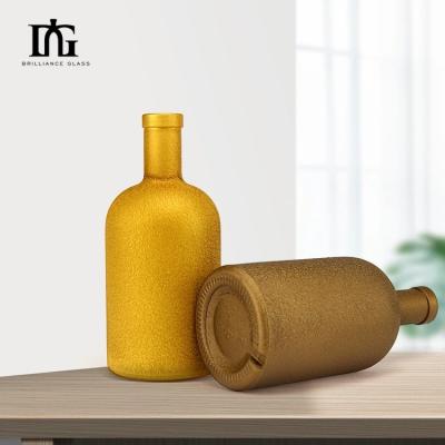 Cina Bottiglie di vodka in vetro con sigillo di sughero di alta qualità di 700 ml di capacità trasparente in vendita
