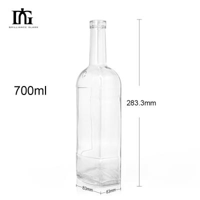 中国 500ml ガラスのカラー ウォッカ ブランデー ウィスキー グラビアの表面操作のためのフラットワインボトル 販売のため