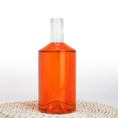 Cina Bottiglia di vetro trasparente trasparente per bevande alcoliche Tipo di sigillamento CORK OEM/ODM Accettabile 700ml in vendita