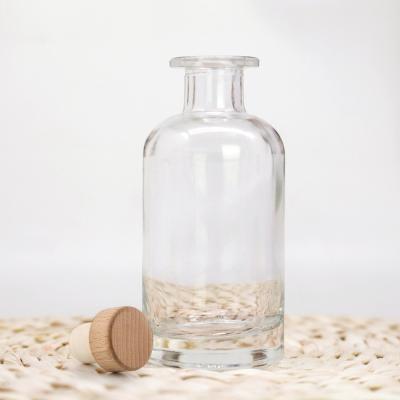 Cina Forma classica Flint Brandy Spirits Vuoto Bianco Liquore Bottiglia di vetro 500ml 700ml Super in vendita