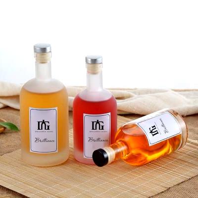 Cina 500 ml bottiglia rotonda vuota per vodka whisky gin tequila brandy rum base materiale vetro in vendita
