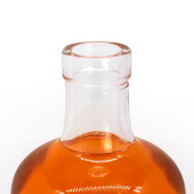 Cina 250ml/350ml/500ml/550ml/650ml/700ml/750ml Forma quadrata Decal Artigianato Bottiglia di gin Vetro in vendita