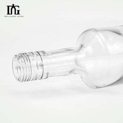 Cina Logo personalizzato Bottiglie di liquore in vetro trasparente da 200 ml a 500 ml a 700 ml con sigillo CORK in vendita