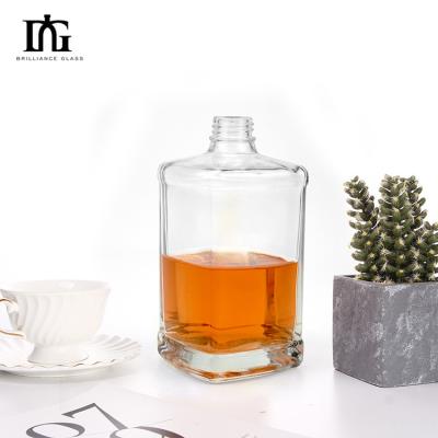 Cina 500 ml di vetro a forma di montagna Spray color liquore vodka gin whisky tequila bottiglia spirit rum in vendita