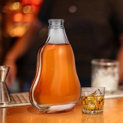 Cina Bottiglia di vetro Whiskey 500ml 750ml 1000ml Materiale di base vetro tipo tappo per coperte di sughero in vendita