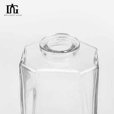 China Garrafa de cosméticos de vidro quadrado com tampa de cortiça Capacidade de 700 ml Material do corpo vidro à venda