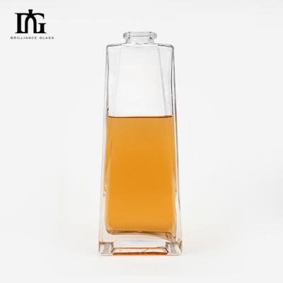 China Garrafa de cosméticos de vidro quadrado com tampa de cortiça Capacidade de 700 ml Material do corpo vidro à venda