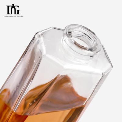 China Garrafa de cosméticos de vidro quadrado com tampa de cortiça Capacidade de 700 ml Material do corpo vidro à venda