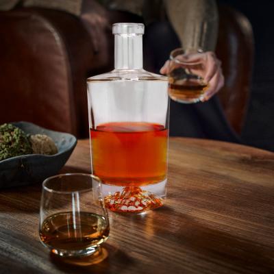 China Glass Beverage Bottles 750ml Super Flint Vodka Alcohol Liquor 500ml Spirit Bottle 700ml for sale