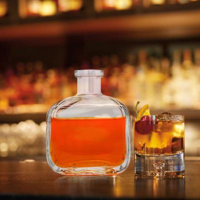 Cina Bottiglie di vetro di sughero congelatto spessito per vino sigillato whisky vodka tequila whisky in vendita