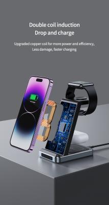 Cina Cellphone Earphone Smart Watch 3 in 1 Wireless Charging Station with 5V Power Output in vendita