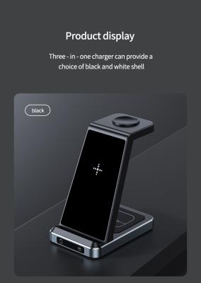 Cina Cellphone Earphone Smart Watch 3 in 1 Wireless Charging Station with 5V Power Output in vendita