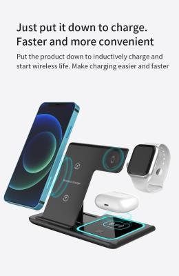 Cina 3 In 1 Wireless Charging Station For IPhone 14 13 12 11/Pro/Max Private Mold in vendita