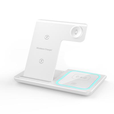 Cina 3 In 1 Wireless Charging Station For IPhone 14 13 12 11/Pro/Max Private Mold in vendita