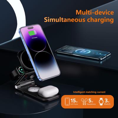 Cina Desktop 3 in 1 caricabatterie wireless stand aspirazione magnetica 15W caricabatterie wireless per telefono cellulare in vendita
