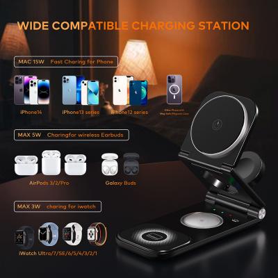 Cina Desktop 3 in 1 caricabatterie wireless stand aspirazione magnetica 15W caricabatterie wireless per telefono cellulare in vendita