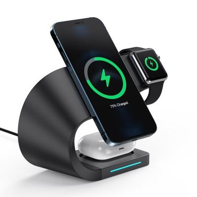 China Proteção incluída 15W 4 em 1 Carregador sem fio magnético para iPhone iWatch e Airpods à venda