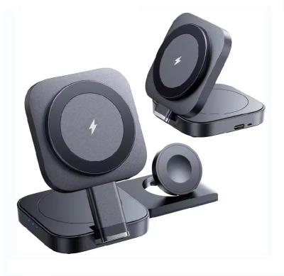 China Opvouwbare 3 in 1 draadloze oplaadbank met 15W snel opladen en magnetisch ontwerp Te koop