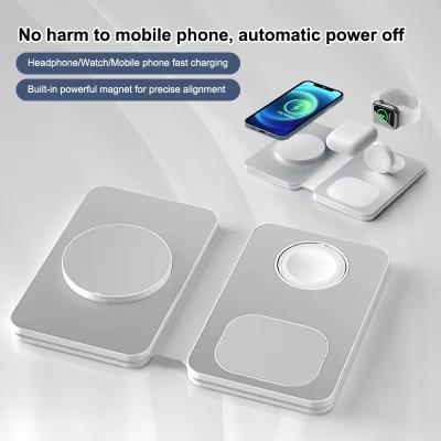 Cina 3 in 1 Wireless Charger Pad Magnetic Foldable Charging Station con 5W/3W/15W max Output in vendita