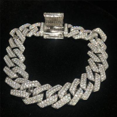 Cina Il braccialetto d'argento su ordinazione di Miami della catena di S925 Moissanite Cuban Link ha ghiacciato verso l'esterno gioielli in vendita