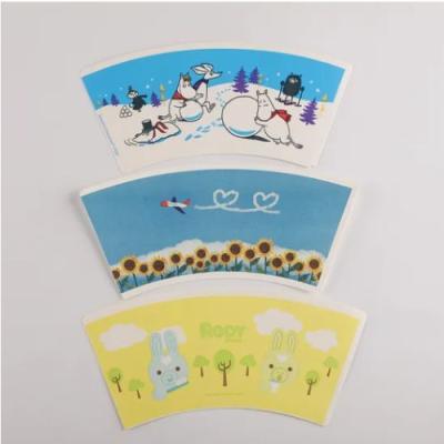 China Ventilador de copo de papel descartável para bebidas quentes e frias de 8 e 12 onças, com 1-7 cores, grau alimentício à venda