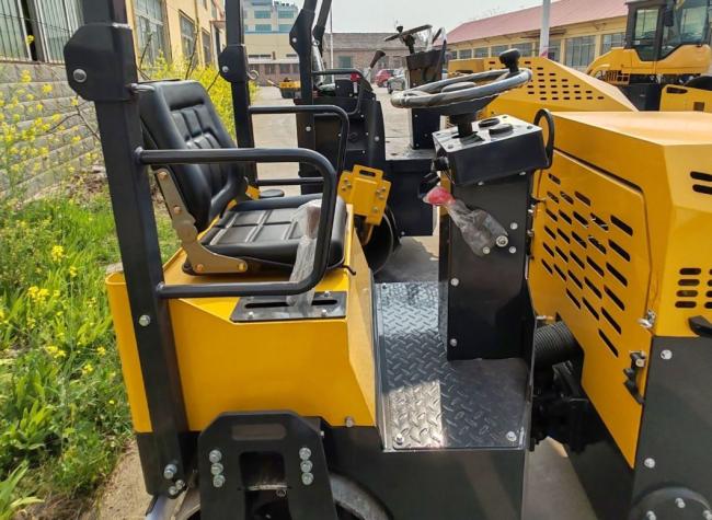 Small Road Roller Walk-Behind Ride-on Compactor Mini Vibrating Roller Vibration
