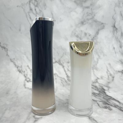 China Luxe Acrylschoonheidsmiddel die Fles Zonder lucht 50ml 100ml met de Pijp van de Bladvorm verpakken Te koop