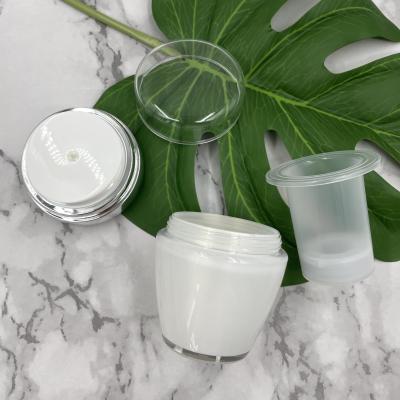 Cina Barattoli acrilici d'imballaggio cosmetici senz'aria della ricarica 30g 50g per i cosmetici in vendita