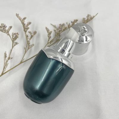 Cina Il cappuccio ovale 0.53oz di forma del contagoccia della bottiglia di olio essenziale del fiore 15ml ha metallizzato per il cosmetico in vendita