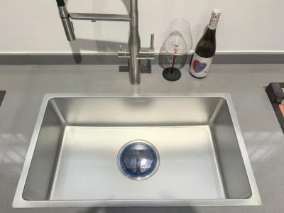 중국 부엌 광장 및 시대적 디자인을위한 맞춤형 스테인리스 스틸 단일 그릇 싱크 판매용