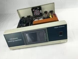 Cina generatore Digital RPS-DG4200 della saldatura a ultrasuoni di 20khz 2600w in vendita