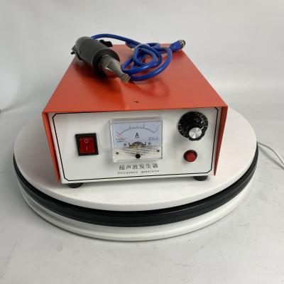Cina Generatore di frequenza analogico ultrasonico di 28khz 35khz per saldatura a punti di plastica in vendita