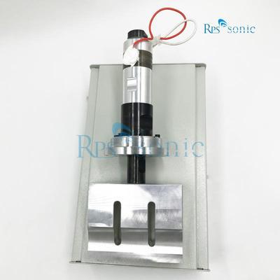 Cina Generatore 2000w della saldatura a ultrasuoni del touch screen 20KHz per l'affettatrice della maschera in vendita