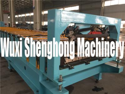 China Het Dakbroodje die van het douanemetaal Machine met 10 - 12m/Min vormen die Snelheid vormen Te koop