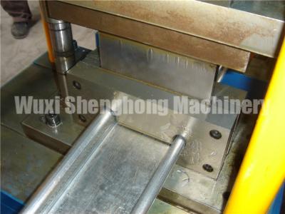 Cina Lo sportello lamina a freddo la formazione della macchina con la testa Uncoiler del doppio in vendita