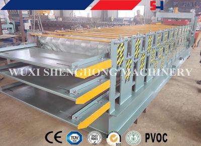 Cina pannello di parete dello strato del tetto del metallo un rotolo di tre strati che forma macchina in vendita