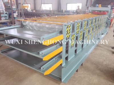 Cina pannello di parete dello strato del tetto del metallo un rotolo di tre strati che forma macchina in vendita