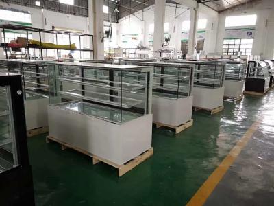 中国 便利な足車が付いている二重アーク ガラスの商業ケーキの表示フリーザー 販売のため