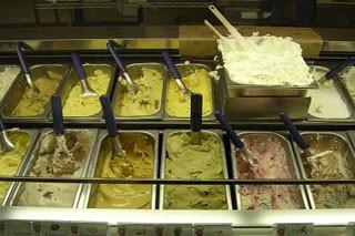 China Supermarket Small Ice Cream Display Freezer With Environmental Protection for sale