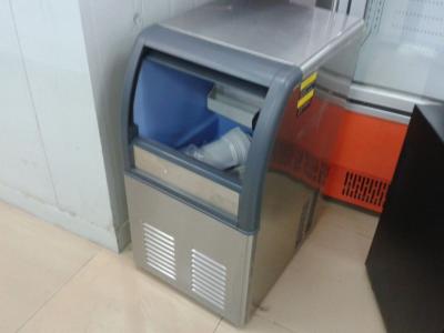 中国 水晶正方形の製氷機械速い飲料の冷却のための220ボルト 販売のため