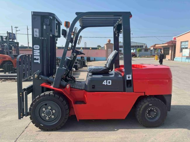 China Factory 4.0 Ton Automatic Diesel Forklift Truck with Yanmar 4tne98 Diesel Engine Forklift