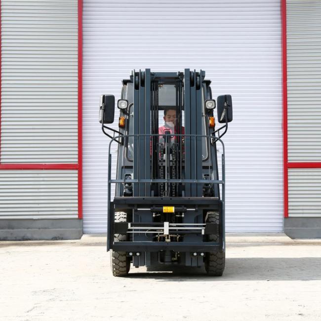 2ton 4-Wheel Operation Gasoline LPG Hydraulic Lifter Truck Forklift with Intelligent Battery and Charger