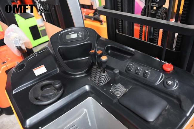 1.5 Tons Electric Reach Truck AC Drive Reliable Driving Power Fork Lift and Electric Stacker