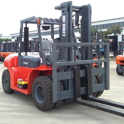 Cina 7 tonnellate Mitsubishi Isuzu Motor Forklift Truck con Triplex Full Free Mast e Clamp in vendita