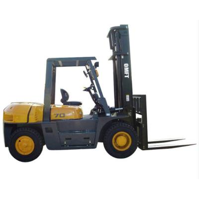 Cina CPCD80 di grande capacità di 8 tonnellate di carrello elevatore cinese diesel con posizionatore di forcella a cambio laterale in vendita