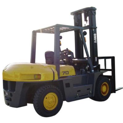 Cina CPCD80 di grande capacità di 8 tonnellate di carrello elevatore cinese diesel con posizionatore di forcella a cambio laterale in vendita