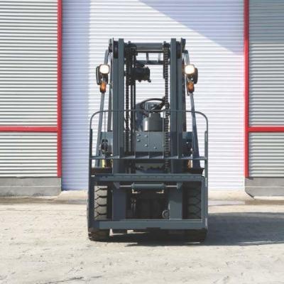 China Camión elevador diésel de 3 toneladas con motor japonés y ancho mínimo del canal en ángulo recto en venta