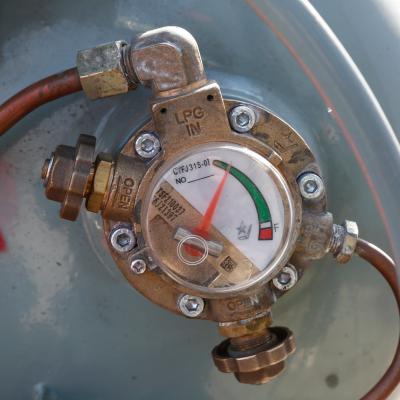 China 2t benzine LPG vorklift met Nissan K21 K25 klemmen Hydraulische transmissie en duurzaam Te koop