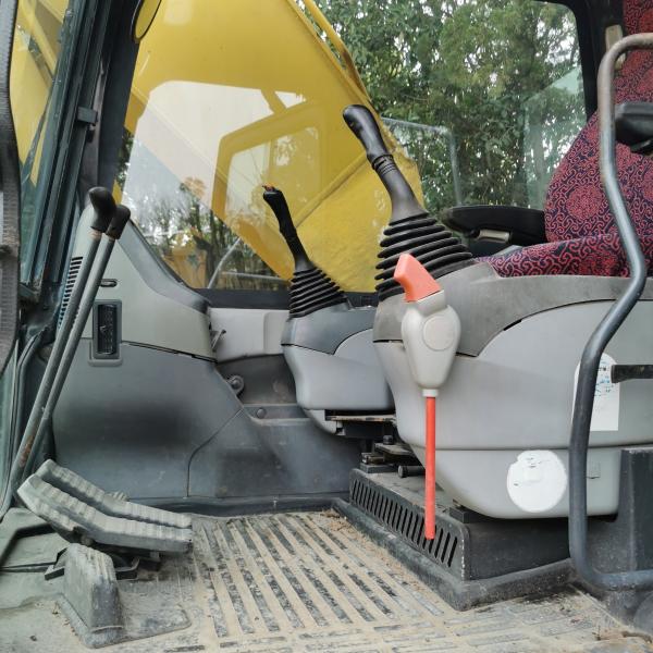 Quality Good Condition Used Japanese Kumatsu PC200 PC220 PC240 Crawler Excavator in for sale