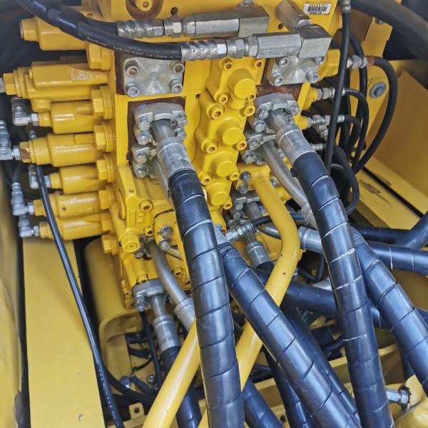 Quality 110KW Used Kumatsu PC200 PC220 Hydraulic Crawler Excavator for Construction for sale